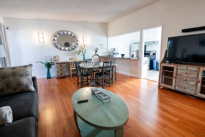 Fabulous, Central 2-bed/2-bath Weho Flat W Parking - Mar Vista - Los Angeles