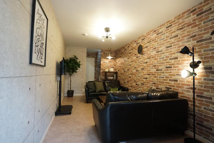 最寄駅２分！大人数対応！16人まで！２軒の一軒家　難波まで５分！大阪観光の拠点にどうぞ！ - Osaka