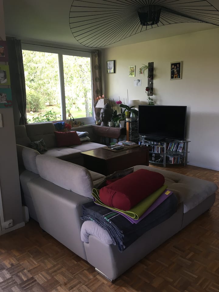 Maison Chaleureuse Au Calme Dans Un Grand Jardin - Évreux