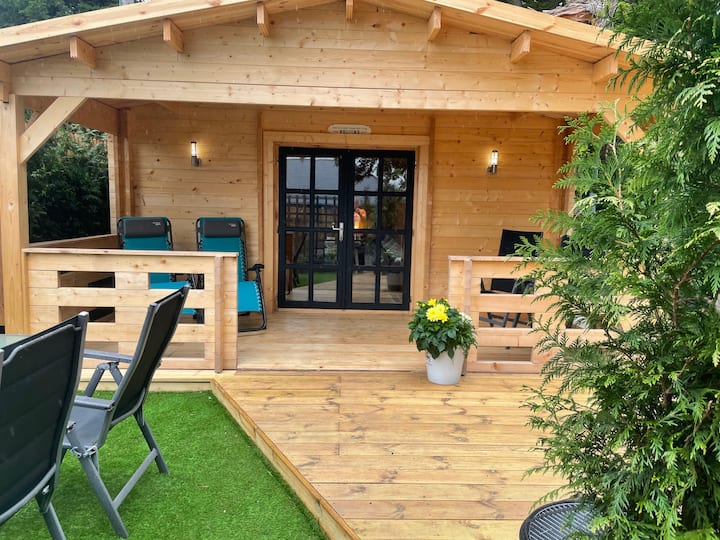 Top 9 Log Cabins With Hot Tubs In North Wales - Updated 2024 | Trip101