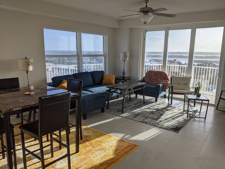 Beautiful 7th Floor 3/2 Oceanfront Condo - Daytona Beach Shores, FL