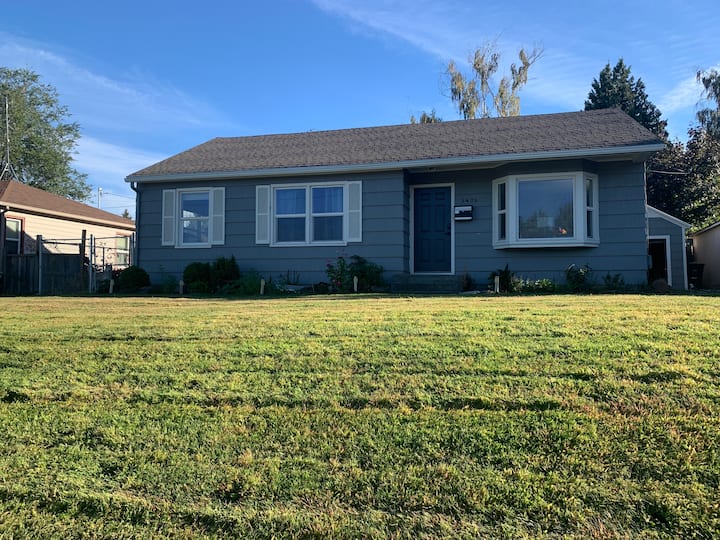 Cozy 3- Bedroom Residential Home - Self Check- In - Yakima, WA