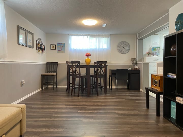 2 Bedroom Rental Unit + 1 Sofa Bed, 2 Car Parking - Toronto