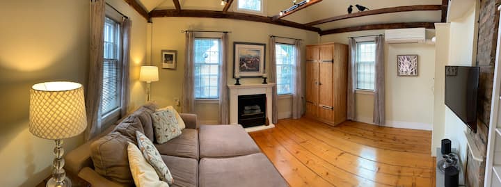 Charming 1-bedroom Salem Apartment In Antique Home - Salem, MA