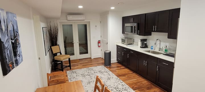 Simply Comfortable - 2 Bedroom + Kitchen - Rockville, MD