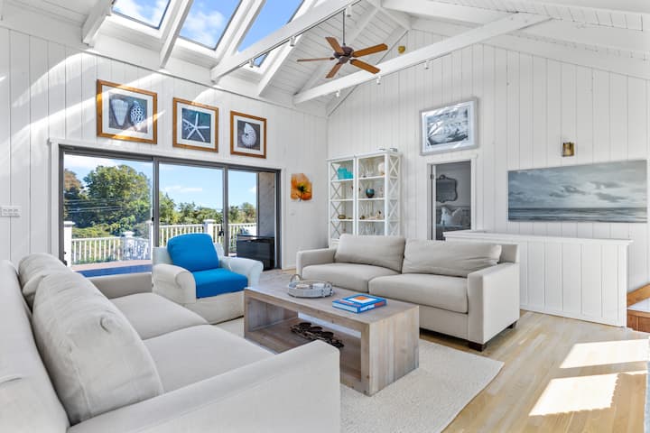 Classic Montauk Home With Golf Course Views - Montauk, NY