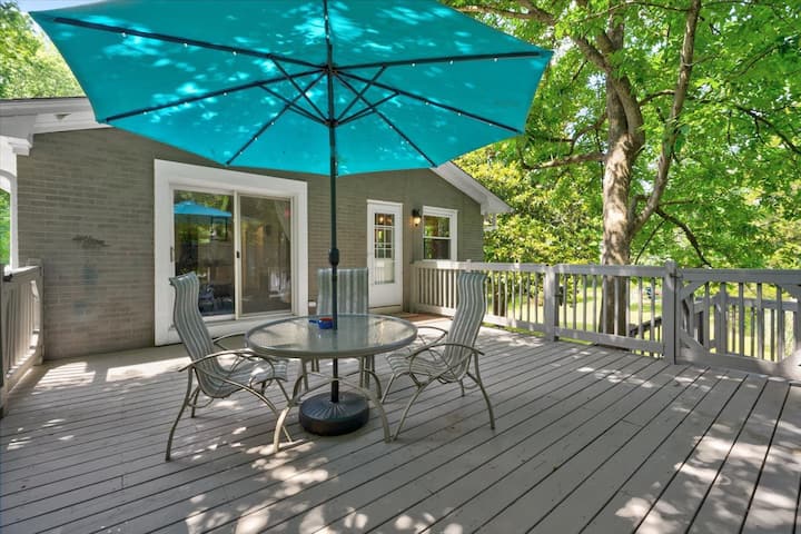 White Oaks | Fenced Yard | 1/2 Acre | Large Deck - Chapel Hill, NC