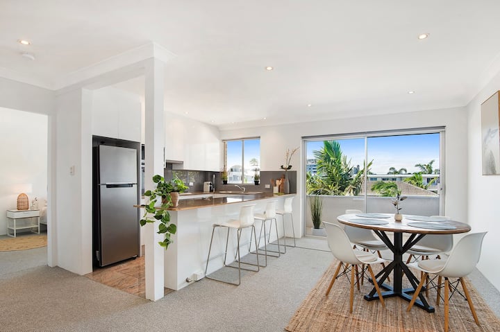 Stylish Beach Apartment, Footsteps From The Ocean - Manly