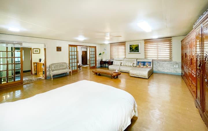 레트로(Retro) 감성 충만한 동백스테이(독채사용) - Gyeongju-si