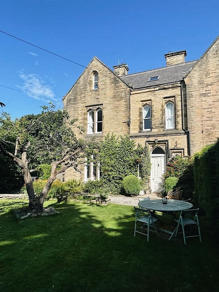 Gorgeous Period House Recently Renovated - Huddersfield