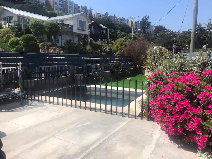 Exquisita Casa Con Piscina A Pasos De La Playa - Zapallar