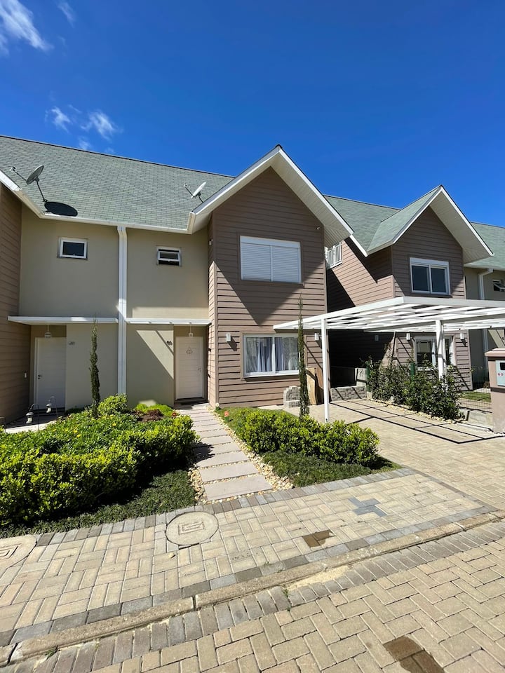 Casa Nova -Canela / Gramado -Condomínio Fechado 60 - Canela