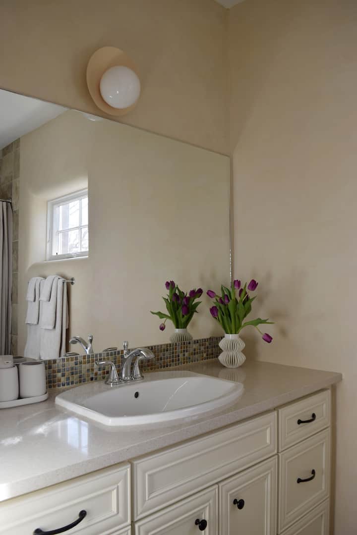 Casita In Historic East-side 〰️ Hillside Gem - Santa Fe, NM