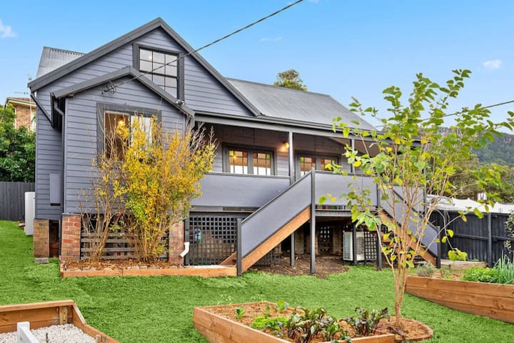 Ocean Views! Beautifully Renovated Cottage W/ Loft - Austinmer