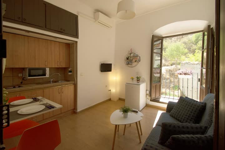 Alhambra Enamora 1 -Paseo De Los Tristes View 1 -C - Grenada