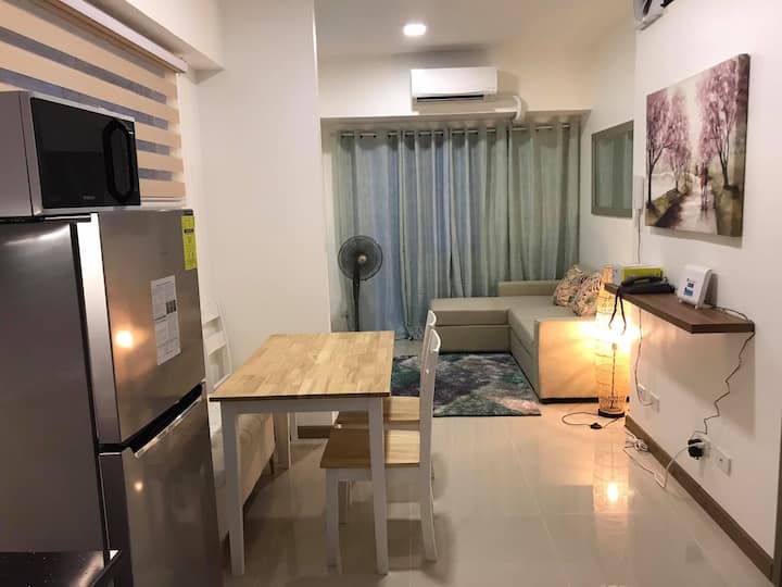 Cozy & Spacious 1br (35mbps Wifi Fame Residences) - Ortigas Center