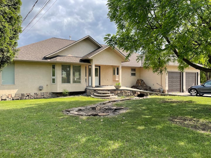 Okanagan Landing Acreage Home - Vernon
