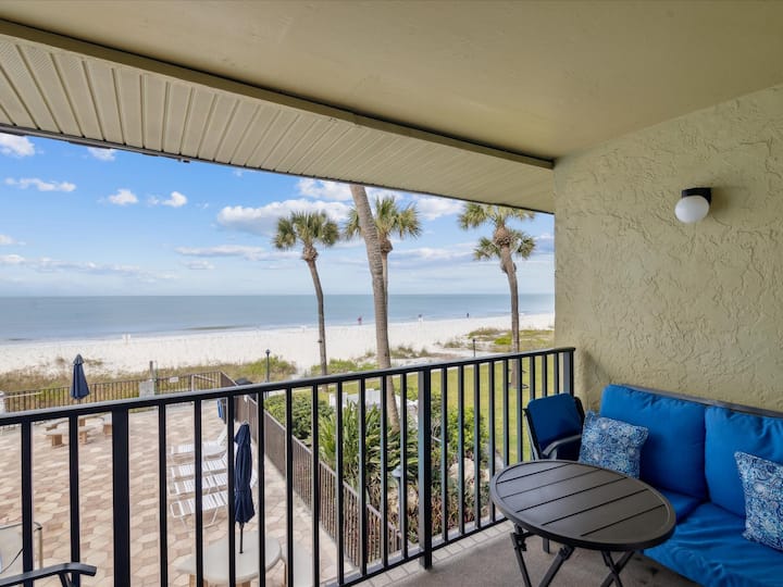 Oceanfront View, Spacious Townhouse, Heated Pool - Indian Rocks Beach, FL