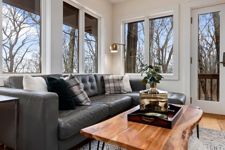 Peaceful 3-br Mountain Home W/fireplace + Hot Tub - Wintergreen Resort, VA