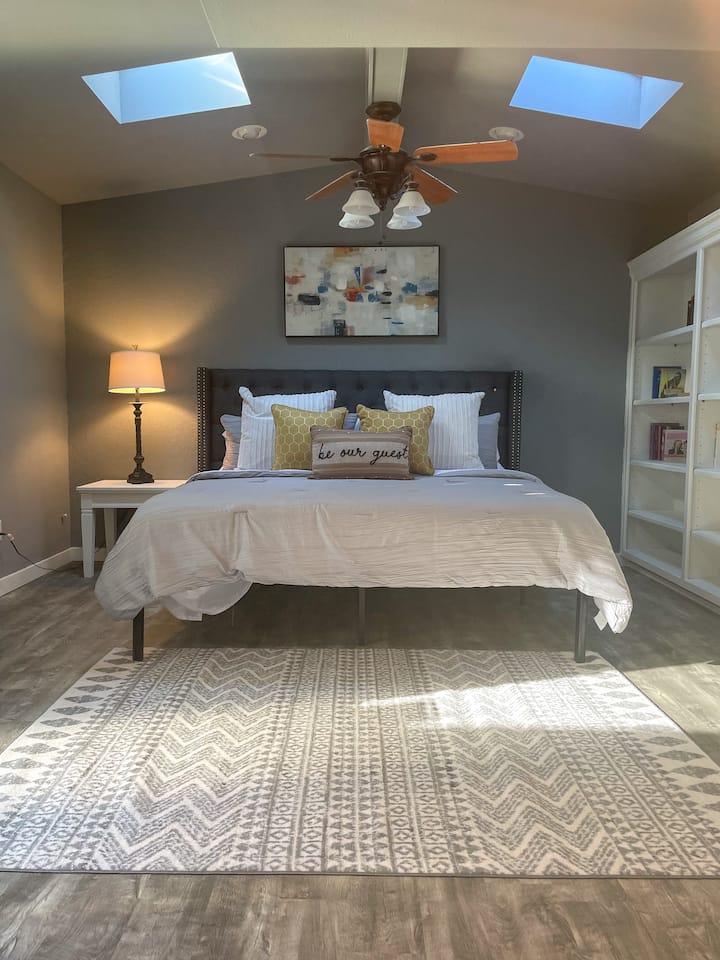 Private Suite With King Size Bed & Large Backyard - Bentonville, AR