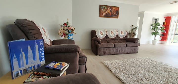 Relaxing Spacious Getaway @ Quiet Central Location - Hinton