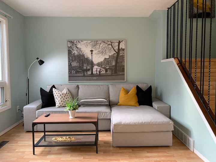 New Furnished 3 Bedroom Fort Garry Townhouse - University of Manitoba