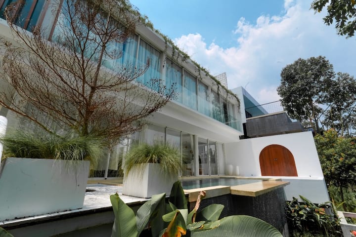 Luxury Home by Buttonscarves villa at Dago Bandung - Holiday homes for ...