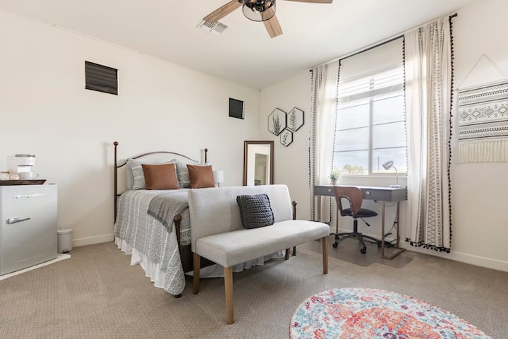 Large One Bedroom With Private Bath In Chandler - Mesa, AZ