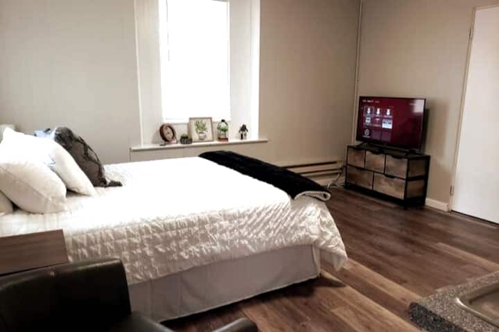 Cozy Efficiency Apt Great Location, Wifi - Quincy, IL