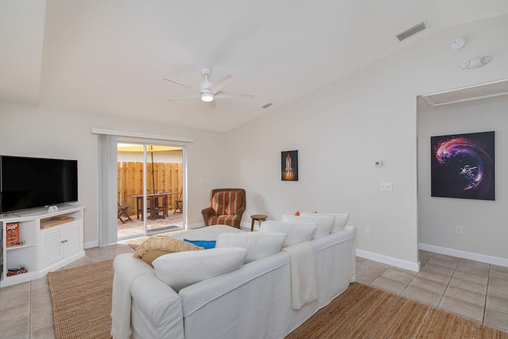 2br/2ba Launch Pad Four Short Blocks To Beach - Cape Canaveral, FL