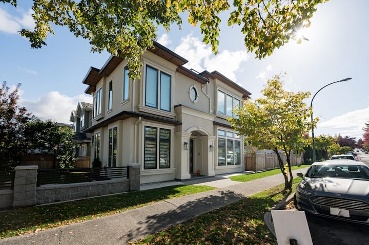 Amazing 1 Bedroom With 10 Ft Ceilings. - Vancouver