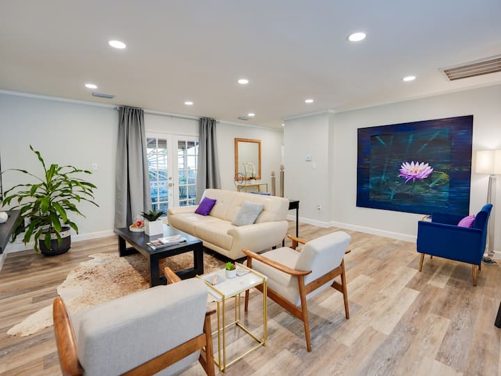 Chic Central Contemporary Private Home W. King Bed - Tampa, FL