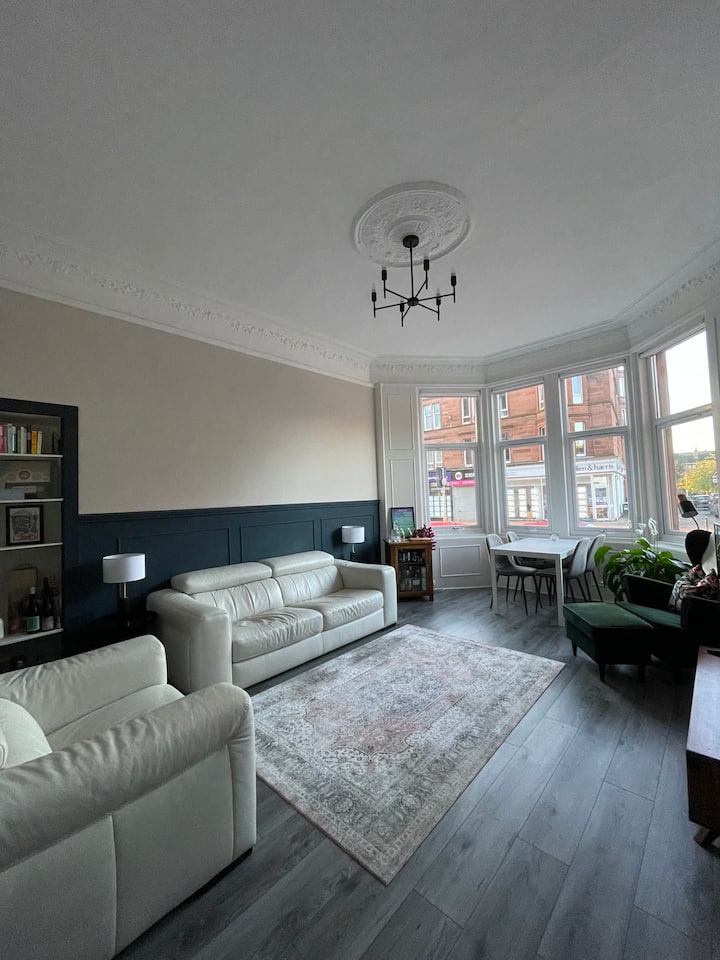 Spacious 2 Bedroom Tenement Flat - Glasgow