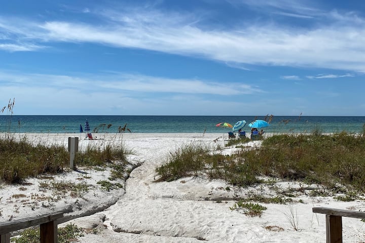 Direct Beach Access!! Private Beach!! - Indian Shores, FL