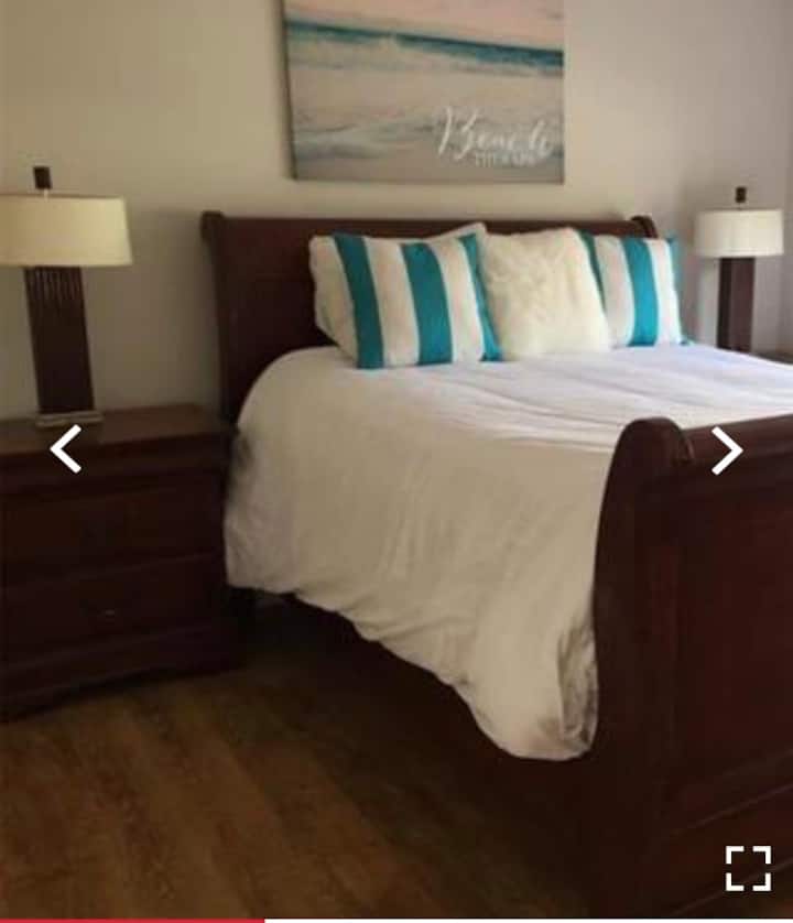 Lovely 2 Bedroom Condo Sleeps 4 - Sicamous