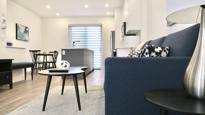 Trendy Townhouse  3b/3b Close To Downtown - Calgary