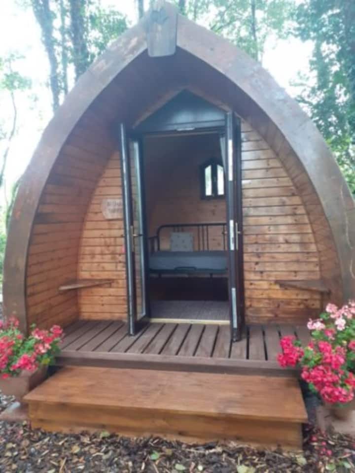 Burton Wooden Camp Pod With Firepit - Porthcawl