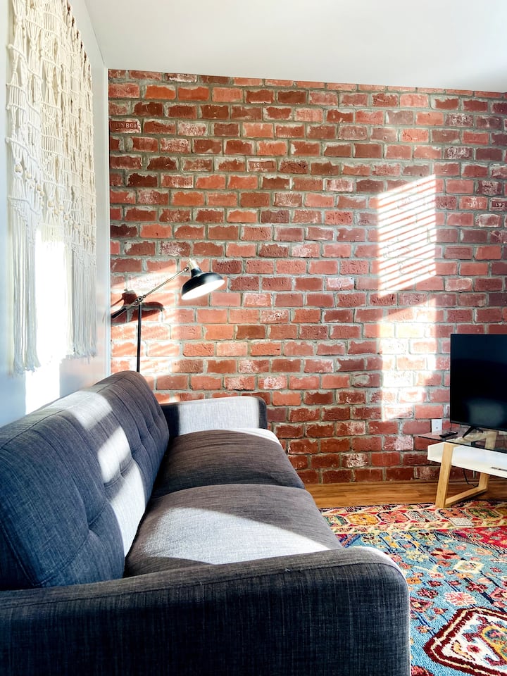 Location! Tanger 5 Min Walk • Prime Spot • Perfect - Greensboro, NC