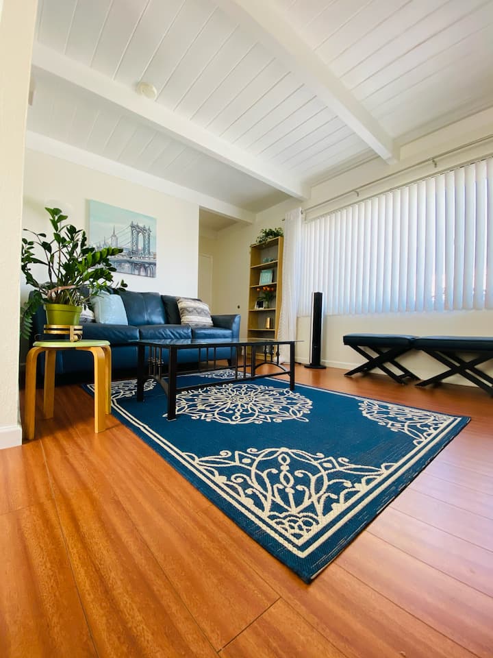 Lovely One Bedroom Service Close To Popular Sites - San Diego, CA