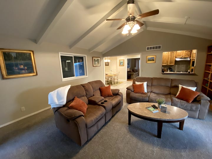 3 Bed 2 Bath Central Bench Charmer 🏡 - Boise, ID