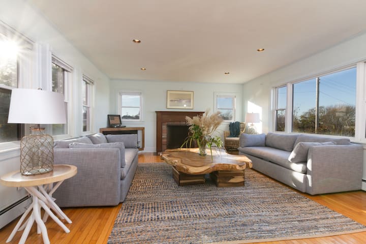 Après Sea -Ocean View, A/c, Private Road, 2ac Yard - Block Island, RI