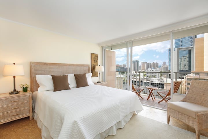Lovely Studio In The Heart Of Waikiki A/c, Wi-fi, Free Parking! Sleeps 2 - Kailua, HI