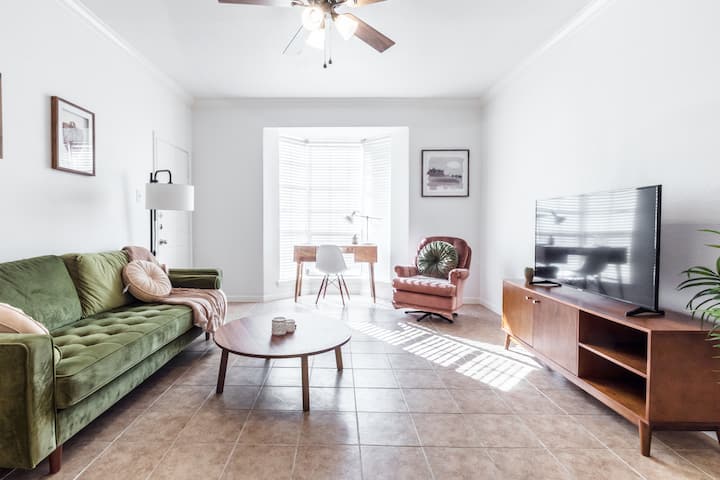 1-bd/br Long-term Stay With Free Parking! - Houston