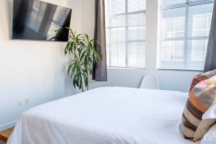 2 Bed 2 Bath W/ Sleeper Sofa W/ Private Roof Deck - South Park - San Francisco