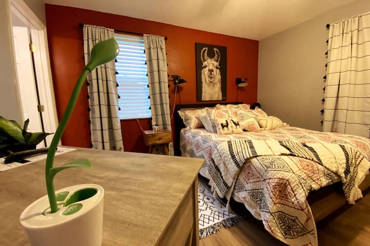 Lovely Townhouse With Pool And Great Locale - Gainesville, FL