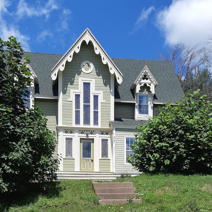 2 Queen Beds With Private Ensuite Bathroom! - Pictou