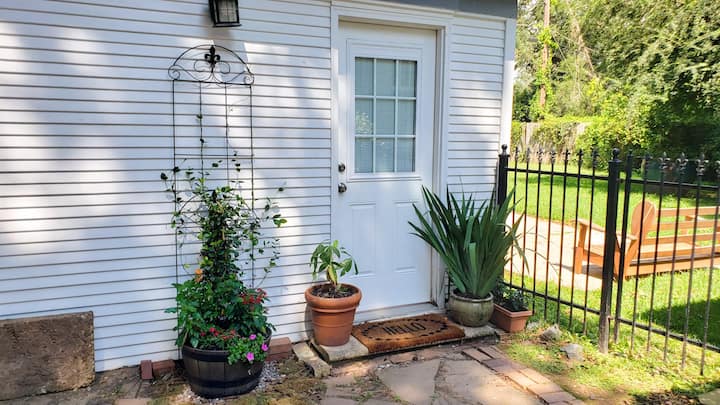 Private Guesthouse With Off-street Parking! - Shreveport, LA