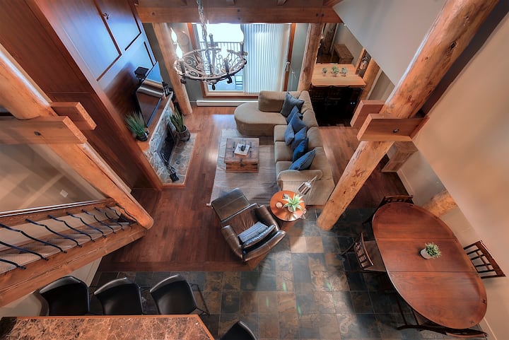 Ski In/out. Hot Tub. Central Location. Sleeps 7 - Big White Ski Resort, BC