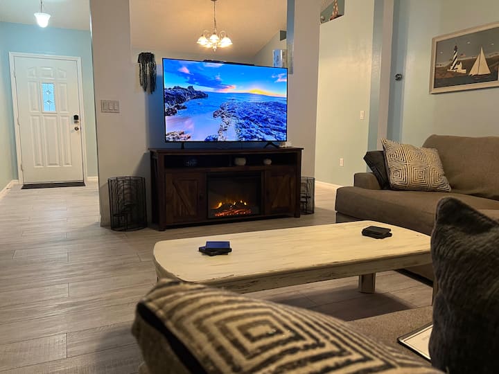 Spacious House Near Downtown Deland - DeLand, FL