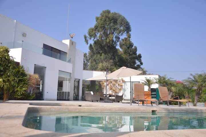 Casa Con Capacidad Hasta 15 Personas, 2 Piscinas. - Peru